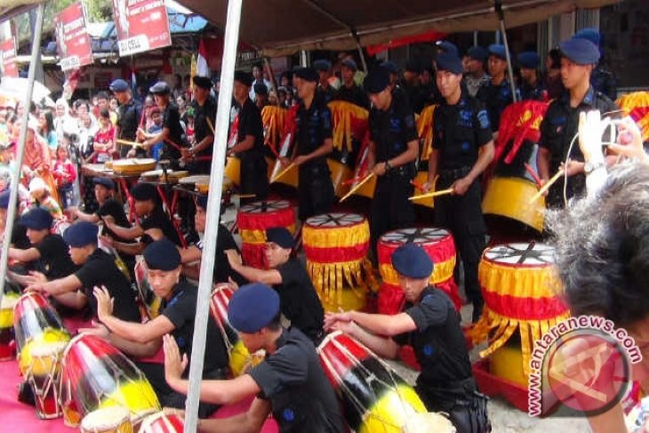 Rampak Bedug Brimob Babel Pukau Penonton Pawai - ANTARA News Bangka ...