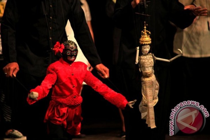 Kolaborasi Wayang China