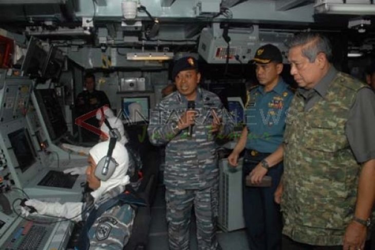 Presiden Terima KRI Jenis MRLF - ANTARA News Jawa Timur
