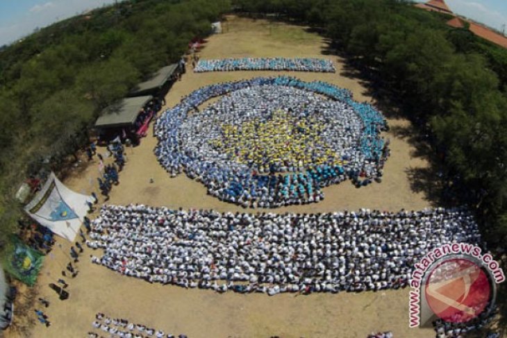 Aksi "Book Map" Tutup Ospek di ITS - ANTARA News Jawa Timur