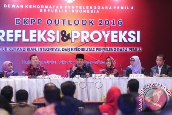 DKPP Outlook 2016 - ANTARA News Bali