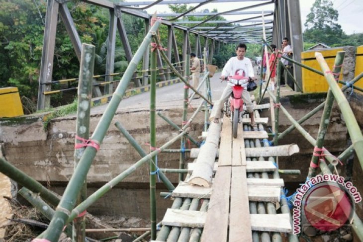 JEMBATAN PUTUS - ANTARA News Kalimantan Selatan