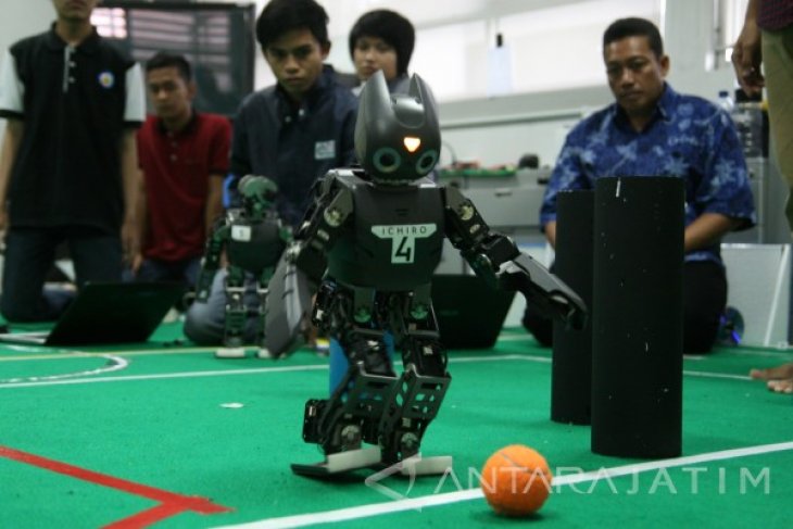 Juara Dunia Sepak Bola Robot "Ichiro" Dapat Penghargaan - ANTARA News ...