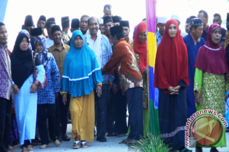 Warga Luhutuban Minta Nono Sampono Perjuangkan Harapan Mereka - ANTARA ... Warga Luhutuban Minta Nono Sampono Perjuangkan Harapan Mereka - ANTARA ...