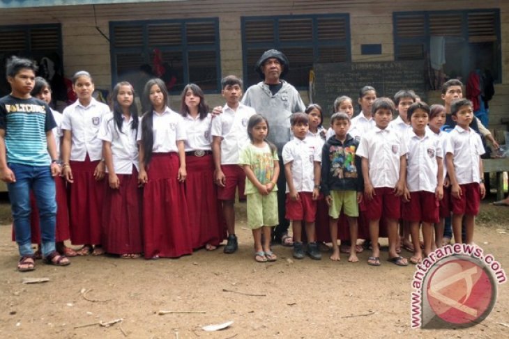 APEL BENDERA MERAH PUTIH DI AING BANTAI