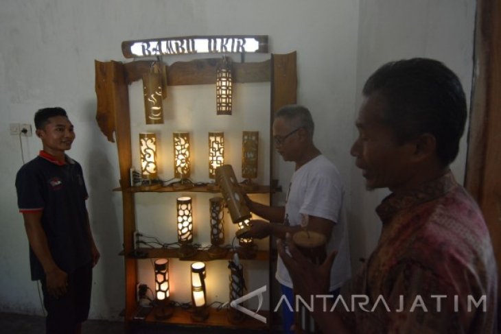 Kerajinan Bambu Ukir