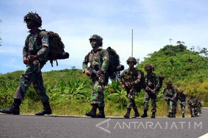 Brigif-1 Marinir Latihan Penyeberangan Sungai dan Menembak - ANTARA ...