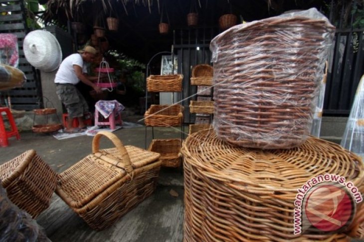 KERAJINAN ROTAN - ANTARA News Sumatera Utara