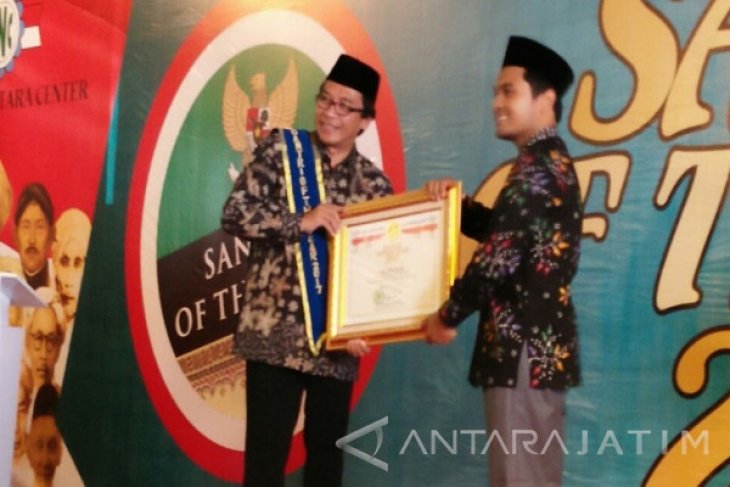 Izza Nur Layla Santri Nuris Jember Raih Penghargaan Santri Berprestasi ... Izza Nur Layla Santri Nuris Jember Raih Penghargaan Santri Berprestasi ...