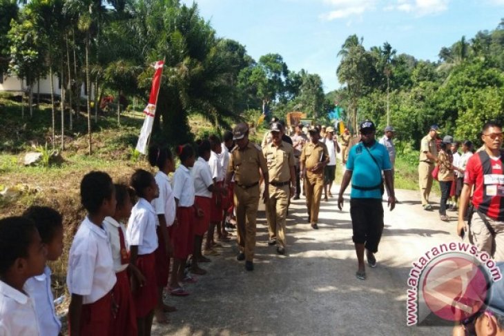 Ratusan guru SD di Teluk Wondama menunggu sertifikasi - ANTARA News ... Ratusan guru SD di Teluk Wondama menunggu sertifikasi - ANTARA News ...