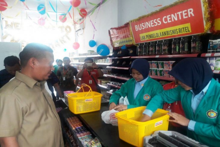 Alfamart Berikan Pendidikan Ritel Bagi Siswa SMK - ANTARA News Banten