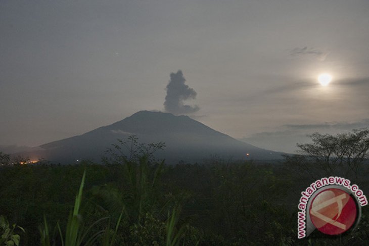 Hembusan Asap Gunung Agung