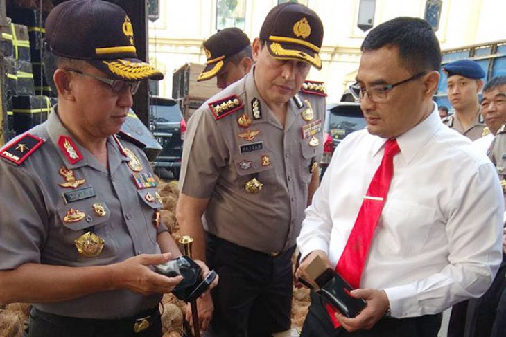 Polda Jambi sita ratusan telepon selundupan - ANTARA News Jambi