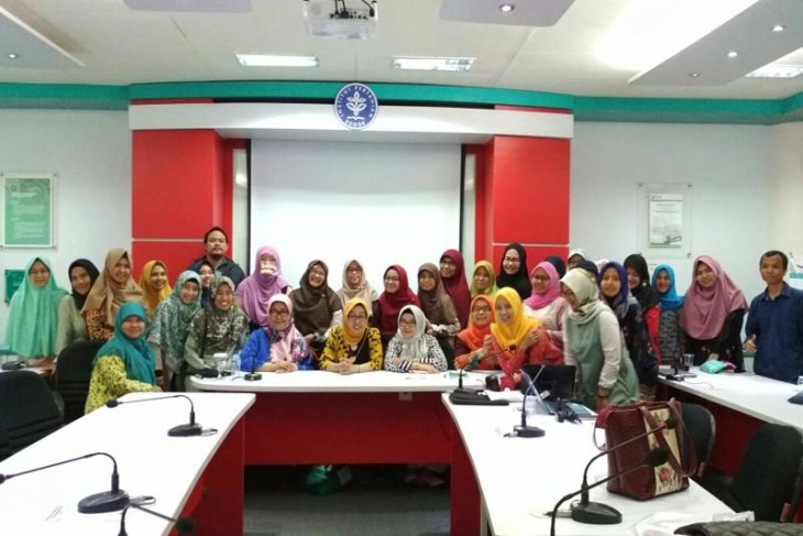 Forum ilmiah ilmu keluarga dan konsumen IPB, kumpas tuntas permasalahan ...