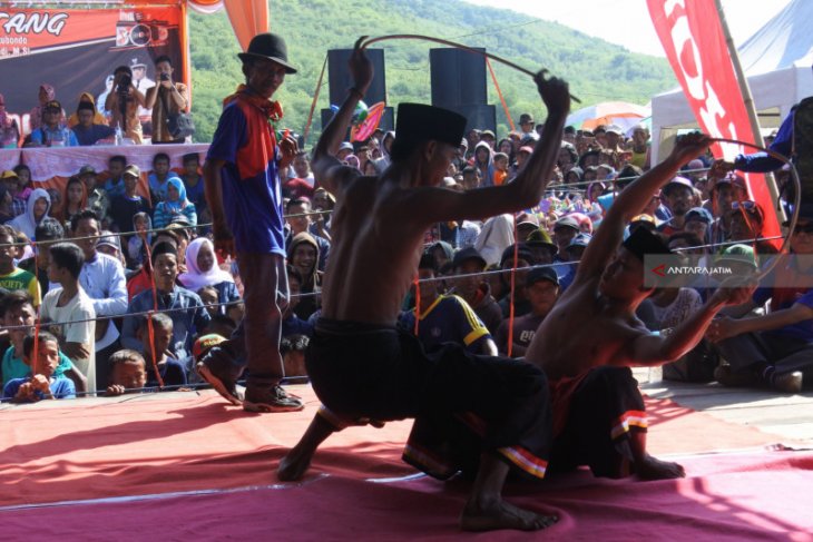 Tradisi Ojung - ANTARA News Jawa Timur