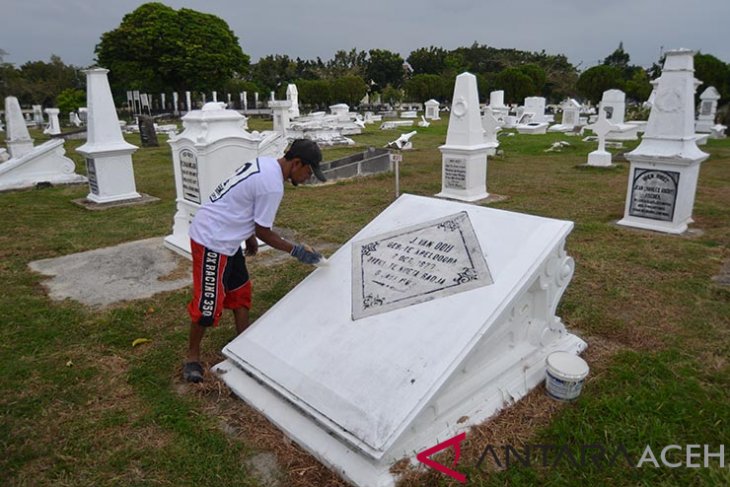 Perawatan situs Kerkhoff Belanda - ANTARA News Aceh