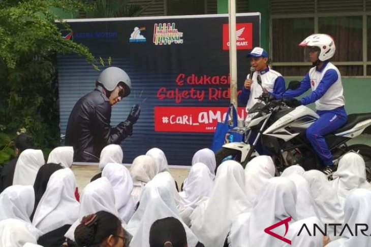 Astra Motor Edukasi Safety Riding kepada pelajar - ANTARA News Kalimantan Barat