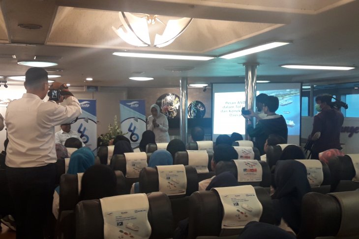 ASDP siap gandeng operator kapal besar perkuat untuk tol laut - ANTARA ...