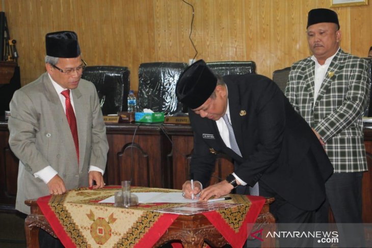 DPRD Dairi sahkan Ranperda pertanggungjawaban APBD 2018 - ANTARA News ... DPRD Dairi sahkan Ranperda pertanggungjawaban APBD 2018 - ANTARA News ...