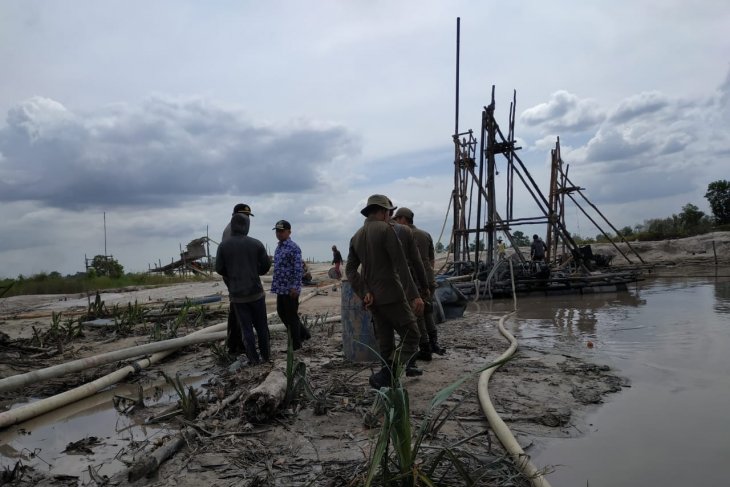 Tim gabungan tertibkan aktivitas tambang timah ilegal di Bangka Tengah - ANTARA News Bangka Belitung