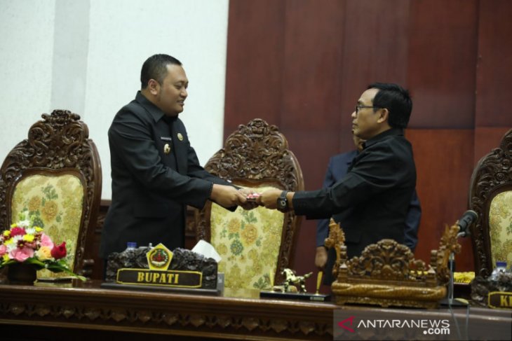 Pemkab dan DPRD Gianyar bahas APBD 2020 tembus Rp3 triliun - ANTARA ... Pemkab dan DPRD Gianyar bahas APBD 2020 tembus Rp3 triliun - ANTARA ...