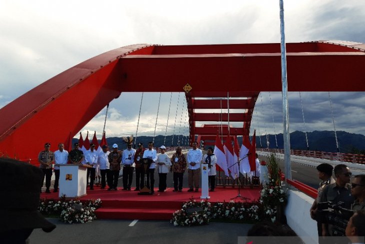 President Jokowi inaugurates Youtefa Bridge in Jayapura - ANTARA News