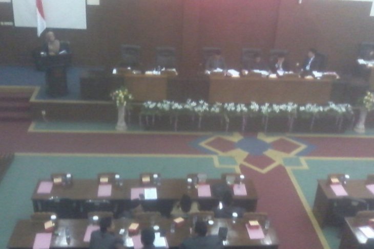 Bupati Irna jawab pandangan umum Fraksi DPRD Pandeglang - ANTARA News Banten