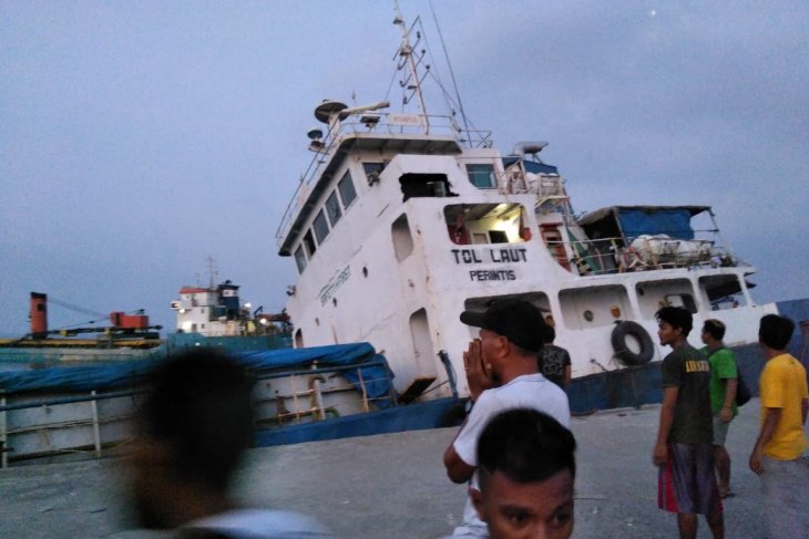 Flash - Kapal tol laut tenggelam di Pelabuhan Lewoleba, NTT - ANTARA ... Flash - Kapal tol laut tenggelam di Pelabuhan Lewoleba, NTT - ANTARA ...