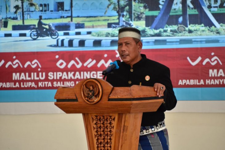 Bupati lantik pengurus Kerukunan Keluarga Sulsel Kabupaten Kayong Utara ...