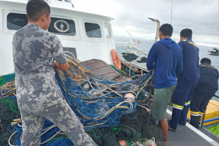 Kapal pengawas amankan alat tangkap trawl di Perairan Basel - ANTARA News Bangka Belitung