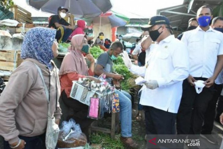 Gubernur Babel minta pemkot atur kepadatan pasar jelang Ramadhan ... Gubernur Babel minta pemkot atur kepadatan pasar jelang Ramadhan ...