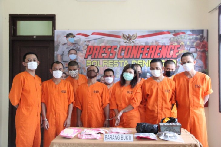 Polda Tangkap Pengedar Ratusan Ekstasi Di Denpasar Antara News Bali