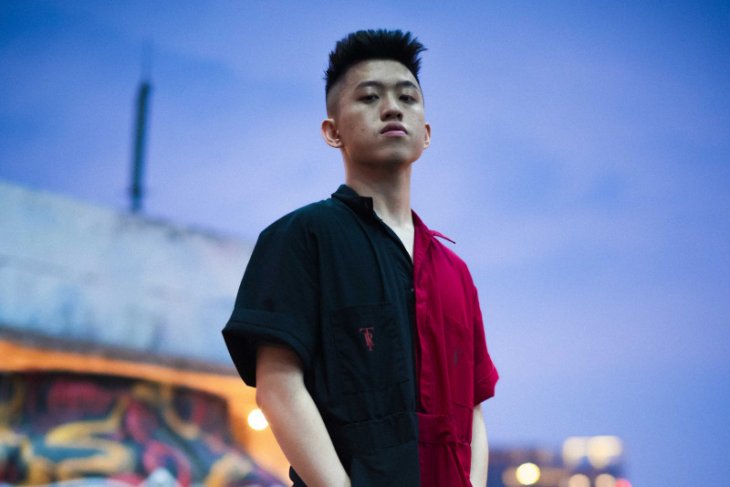 Penyanyi rap Rich Brian ajak orang Indonesia berdonasi lewat "Bali ...
