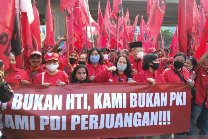 Simpatisan PDIP demo terkait pembakaran bendera partai - ANTARA News ... Simpatisan PDIP demo terkait pembakaran bendera partai - ANTARA News ...