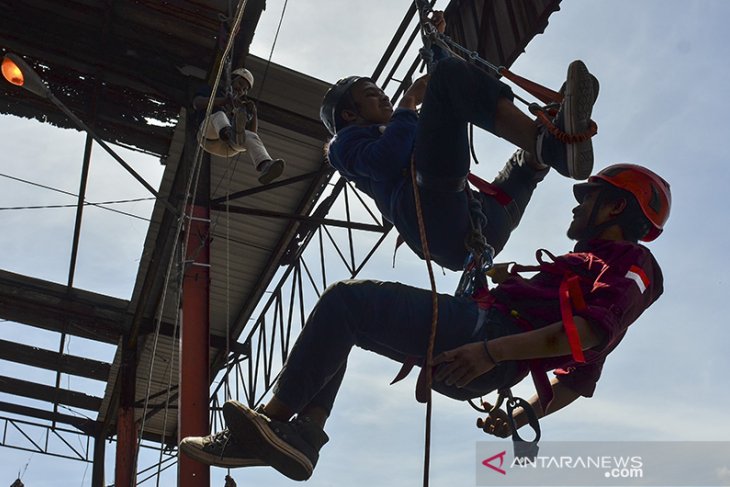 Latihan bersama Vertical Rescue