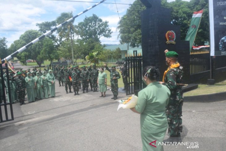 Penuh haru Iringi pelepasan Letkol Inf Rooy Chandra Sihombing - ANTARA News Sumatera Utara
