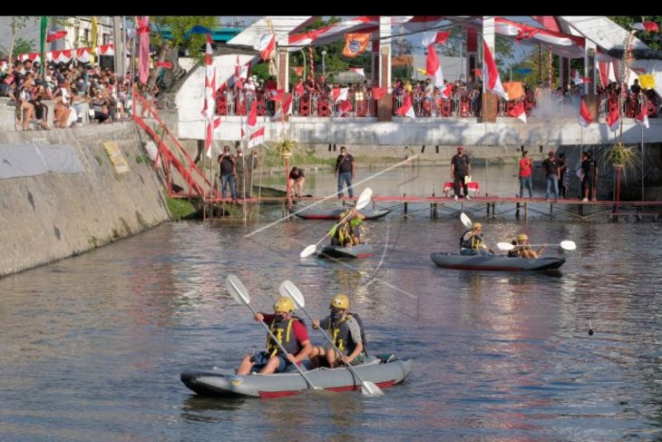 Balap kayak HUT Kemerdekaan