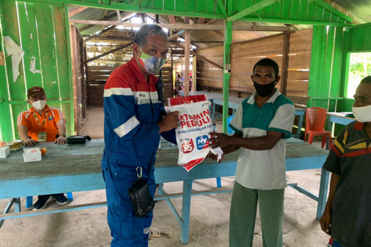 Pertamina RU VII sosialisasi COVID-19 dan pembagian sembako - ANTARA ... Pertamina RU VII sosialisasi COVID-19 dan pembagian sembako - ANTARA ...