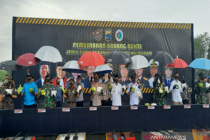 Police confirm 300 kg-crystal meth also for trade in Java - ANTARA News