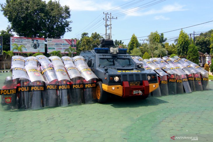 Latihan pengendalian massa - ANTARA News Jawa Timur