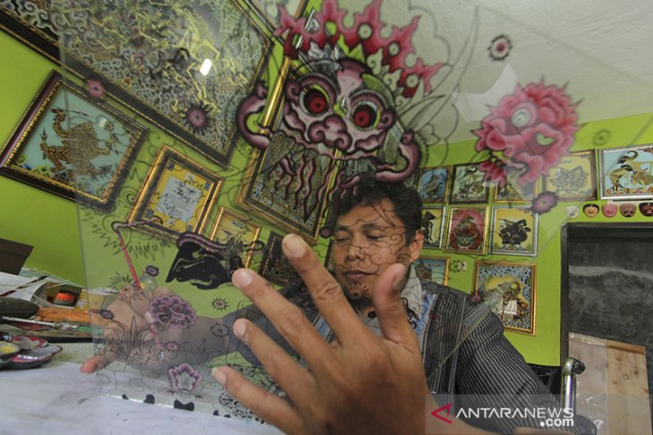 Kerajinan lukis kaca