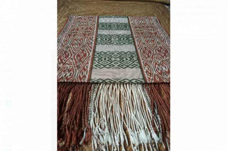 Kain tenun khas Dayak Iban Kapuas Hulu terjual Rp13 juta lebih - ANTARA ...