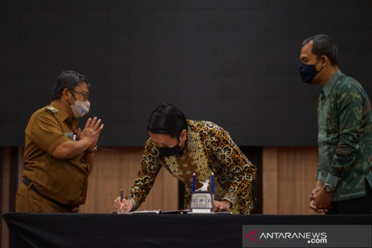 Pemkab Gorontalo Utara daftarkan aparat desa kepesertaan BPJS - ANTARA ... Pemkab Gorontalo Utara daftarkan aparat desa kepesertaan BPJS - ANTARA ...