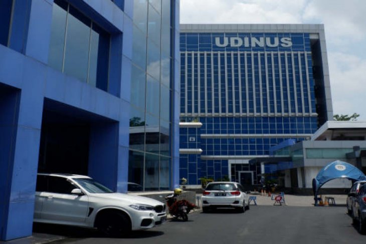 Empat mahasiswa Udinus menciptakan alat pintar deteksi diabetes ...