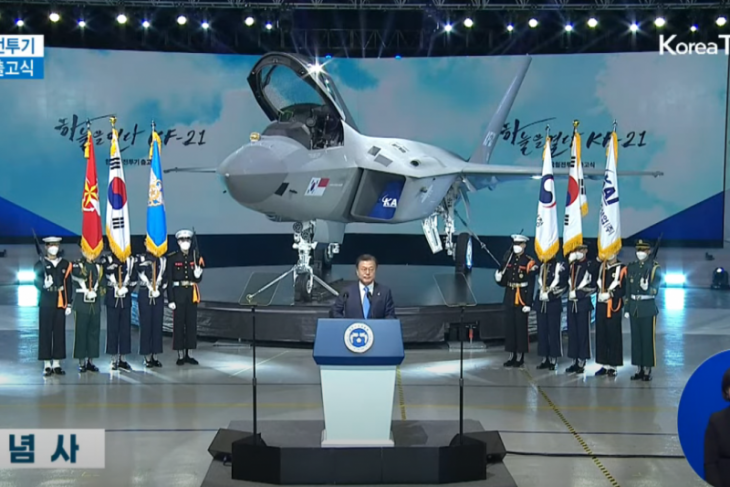 Defense minister attends KFX/IFX jet fighter rollout in South Korea ...