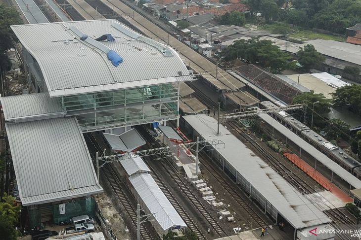 Stasiun Cikarang melayani penumpang kereta api jarak jauh mulai 1 ...