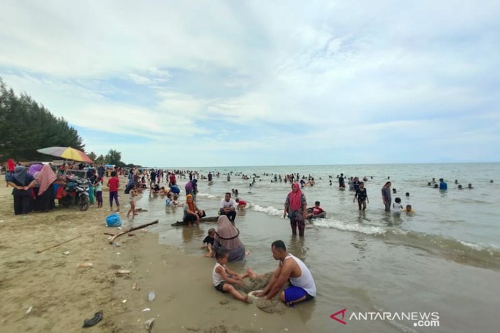 Ribuan pengunjung padati pantai Aceh Timur - ANTARA News Aceh