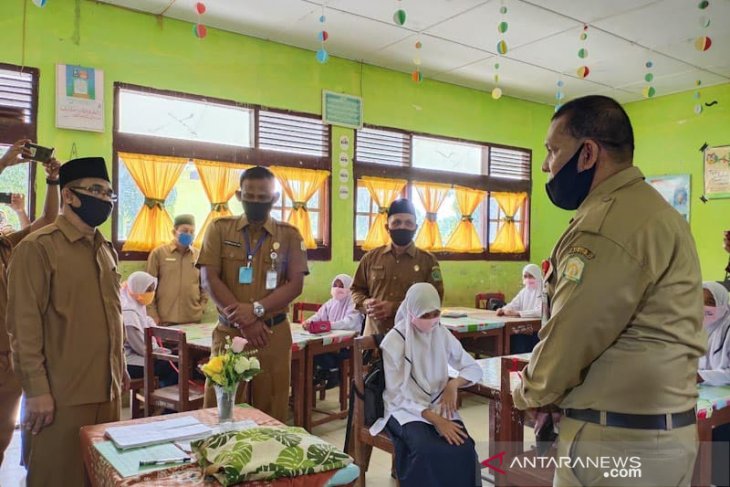 Zona kuning, Aceh Timur tetap laksanakan belajar tatap muka - ANTARA ...