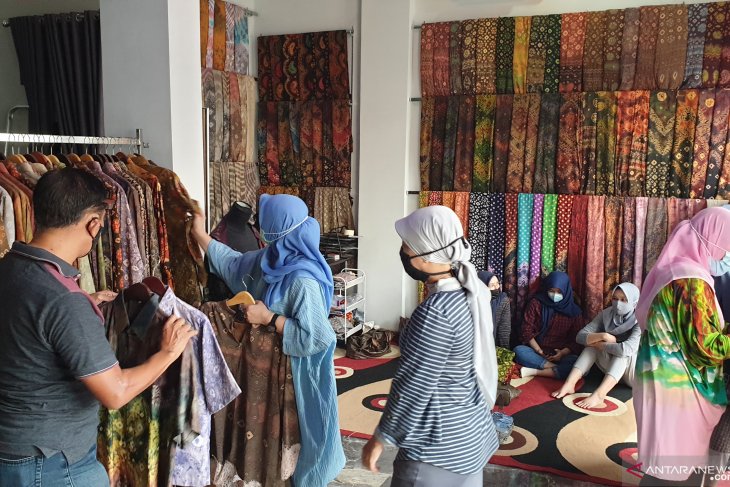 Eco Fesyen Indonesia kembangkan kerajinan purun Sumsel - ANTARA News ...