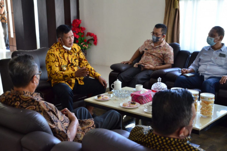 Bupati Kayong Utara harap dukungan perusahaan melalui CSR - ANTARA News ...